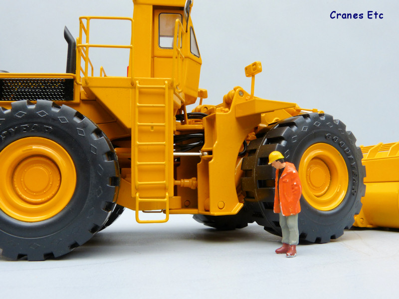 Need Comparison pics of CCM CAT 992-C and Tonkin CAT 994H - General ...